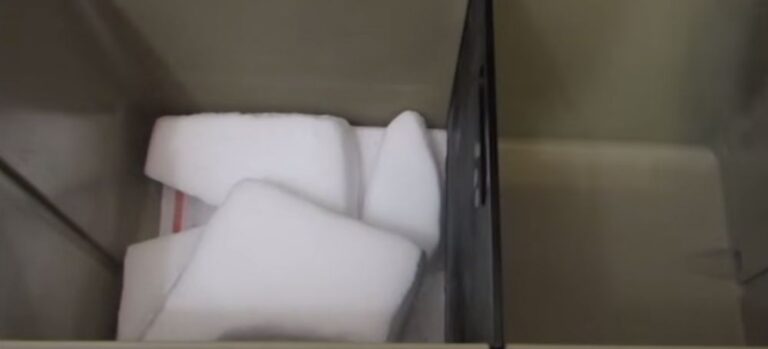 Dry Ice vs Regular Ice: Pros and Cons