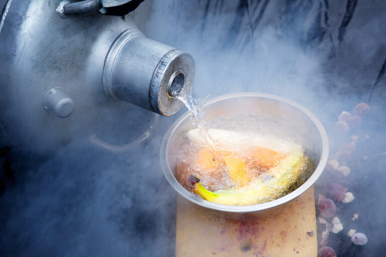 The Difference Between Dry Ice and Liquid Nitrogen
