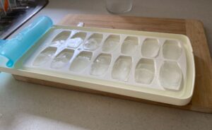 12 Techniques That Stop Ice Cubes Sticking In The Tray