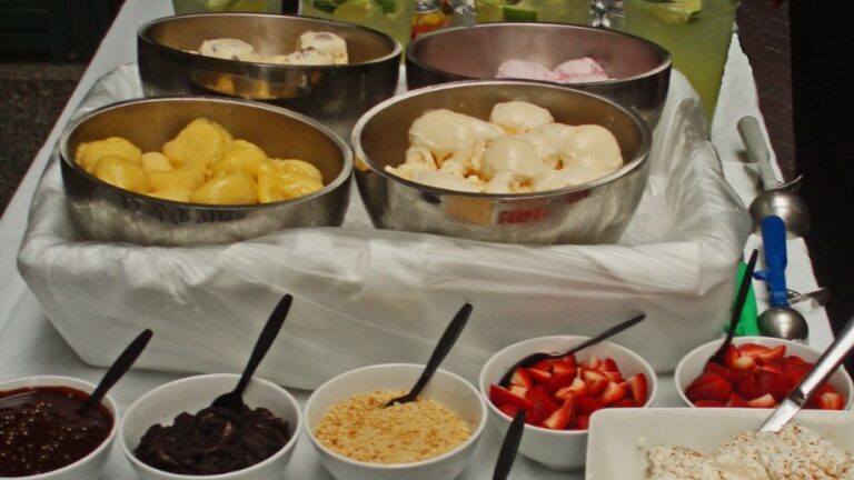 How To Keep Ice Cream Frozen At a Buffet, Party, Picnic or Wedding