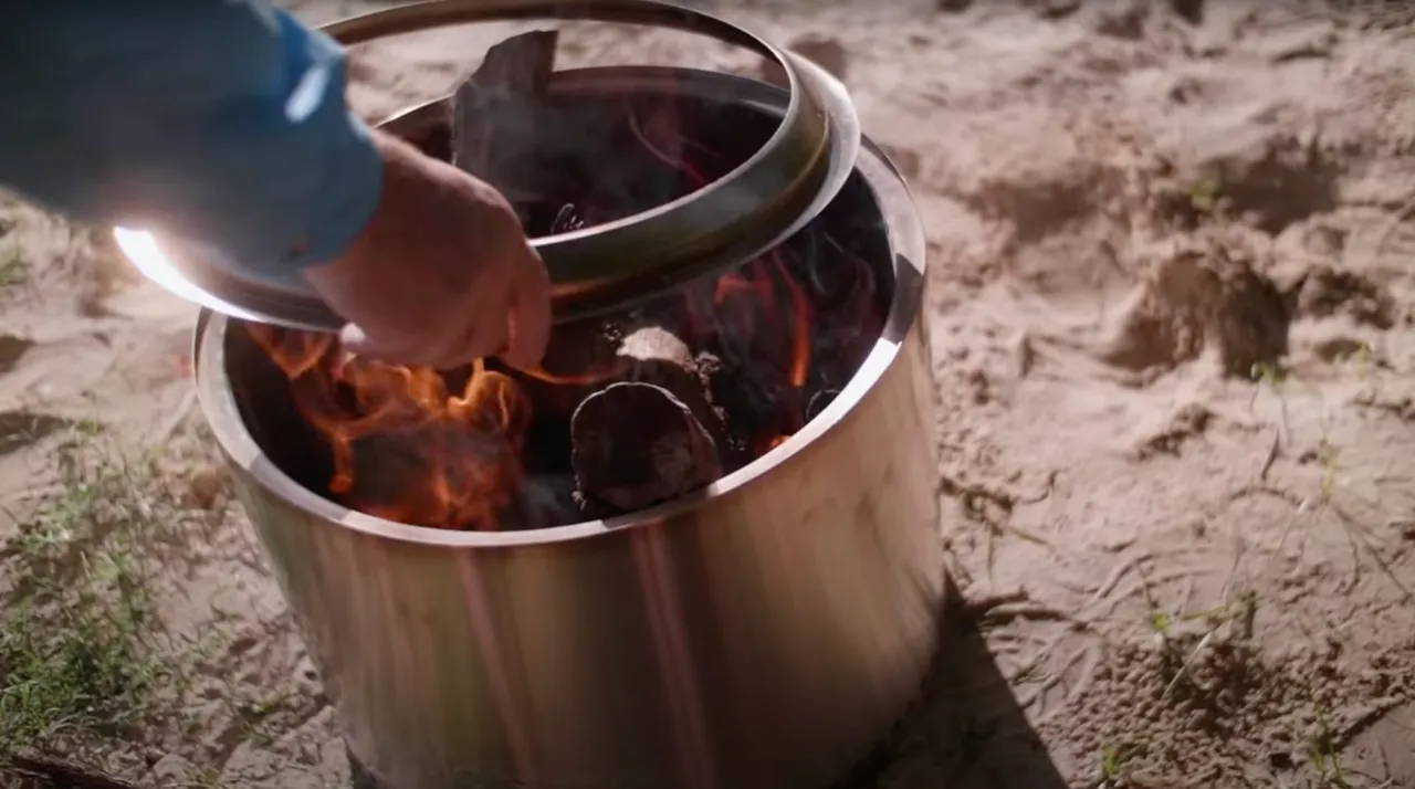 solo-stove-bonfire-fire-pit-putting-on-rim-beach - Hunting Waterfalls